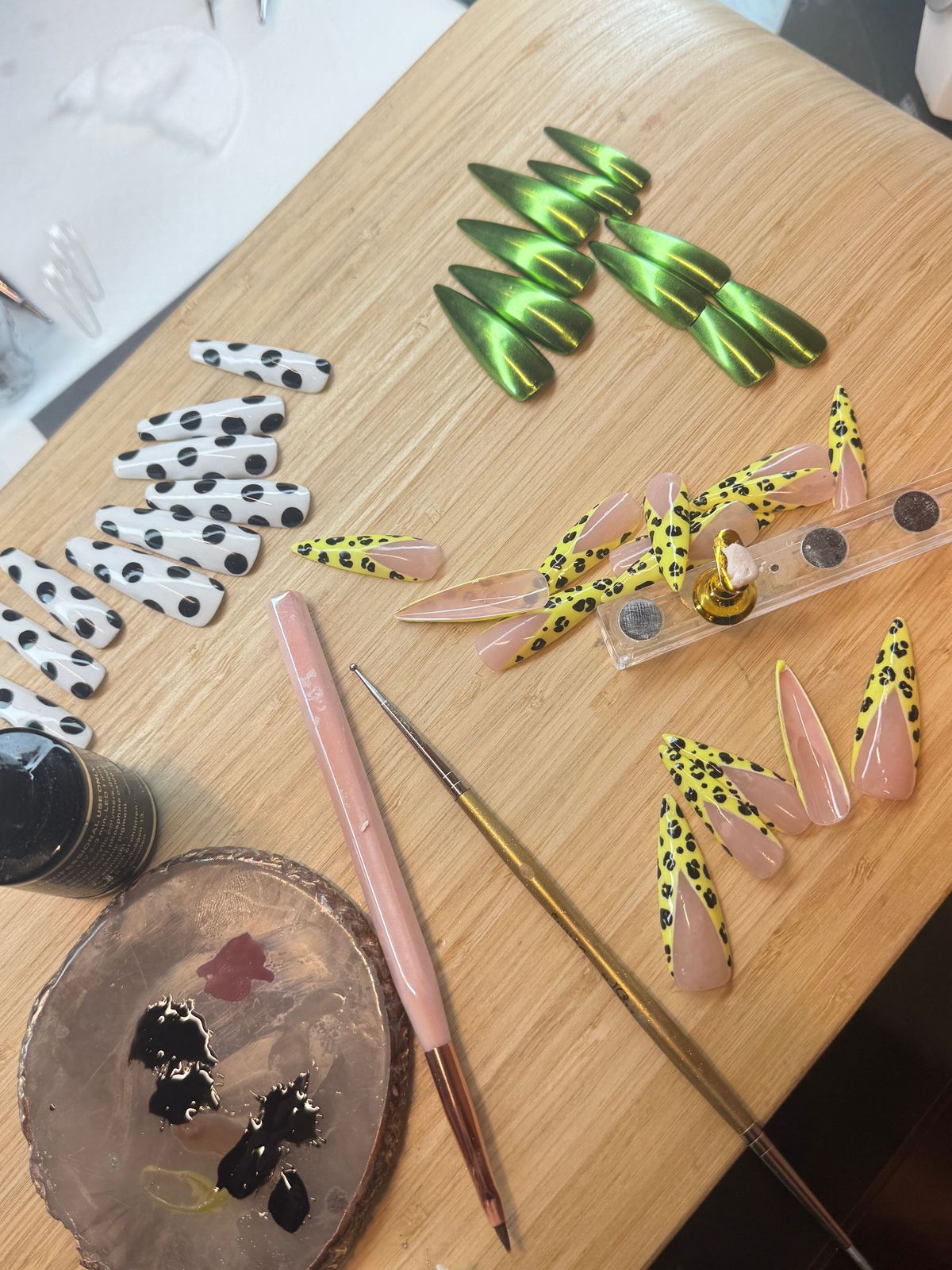 Lisa Rinna’s bold couture hair and nail transformations - Vogue Scandinavia