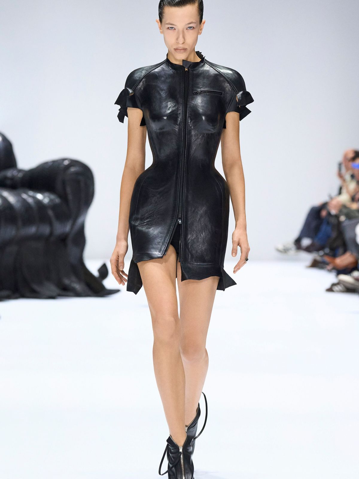 See all the looks from Acne Studios' FW24 runway show at Paris Fashion Week - Vogue Scandinavia