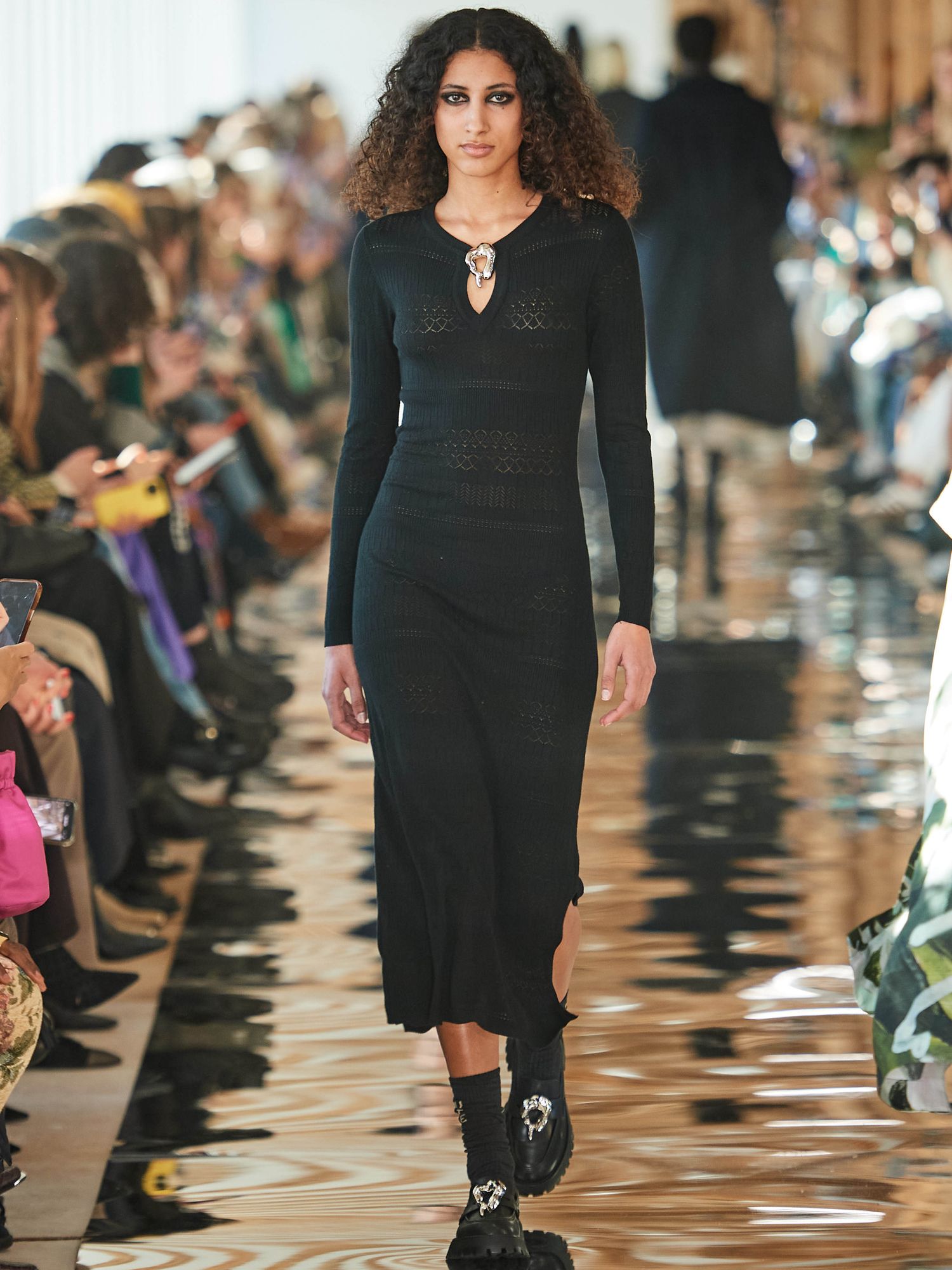 See all the new looks from Munthe’s AW23 runway collection - Vogue ...