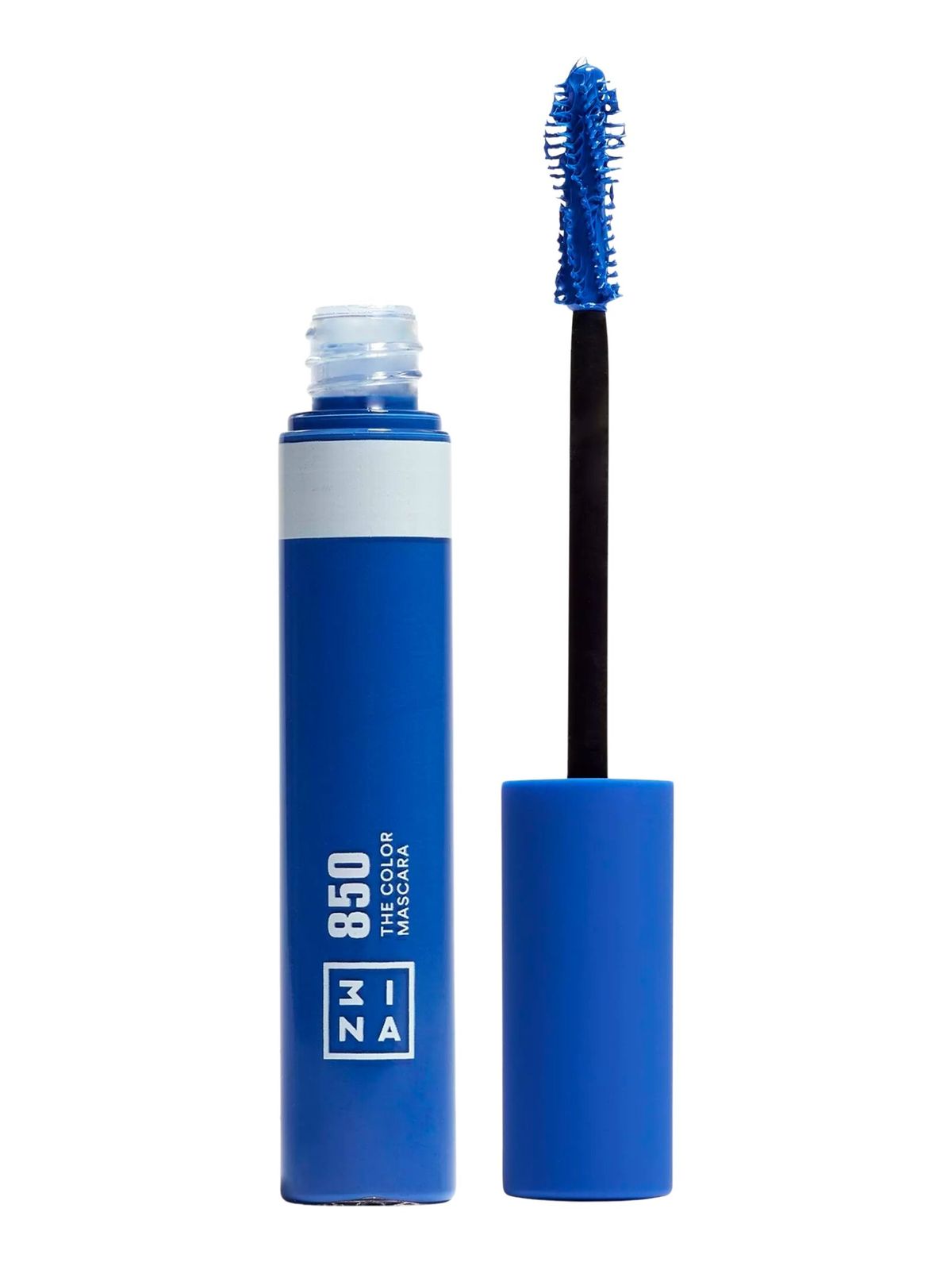 Blue mascara is the makeup trends to try in 2024 - Vogue Scandinavia