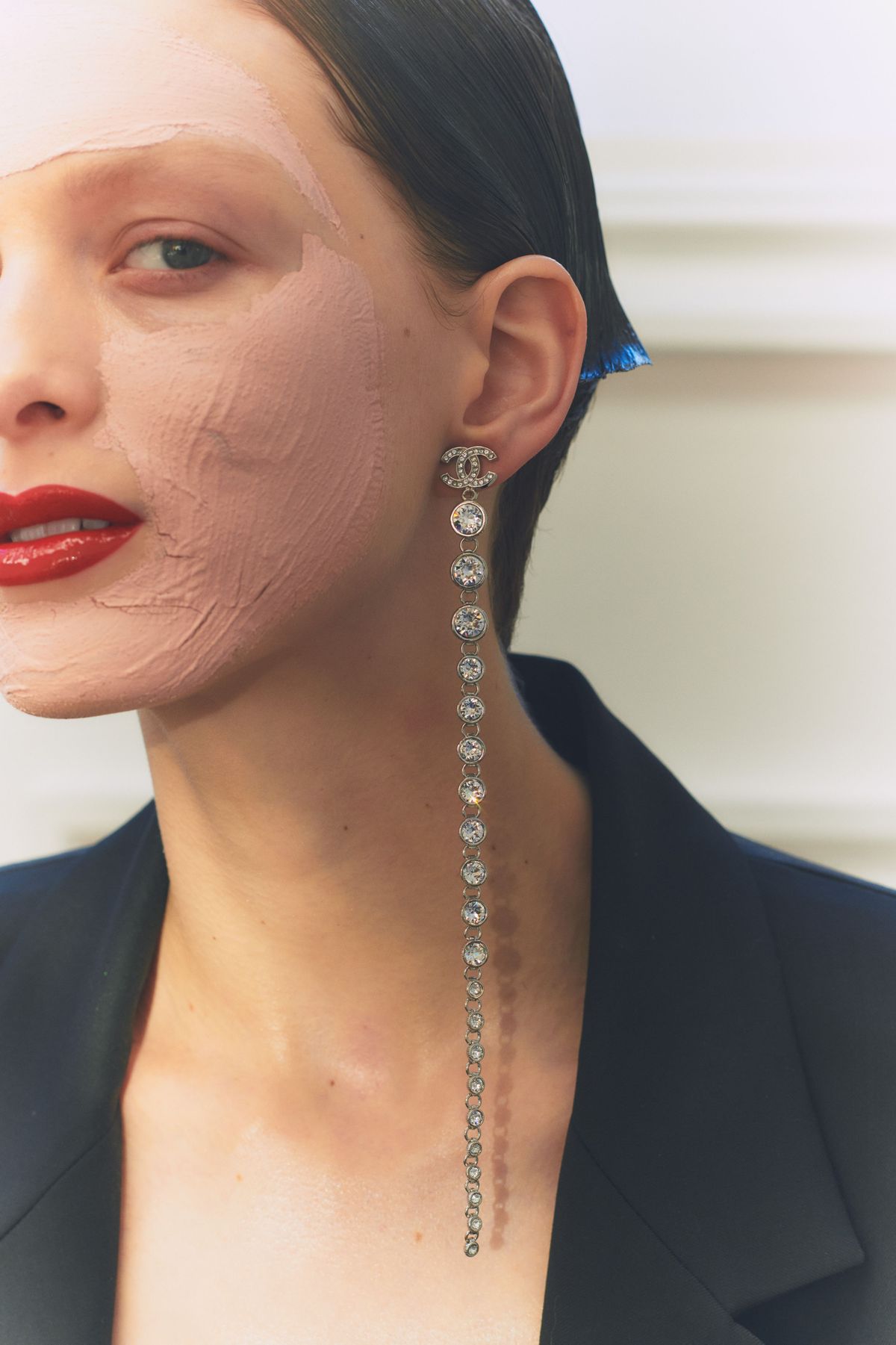 Glamour with a hint of '90s grunge is the makeup look that will be ...