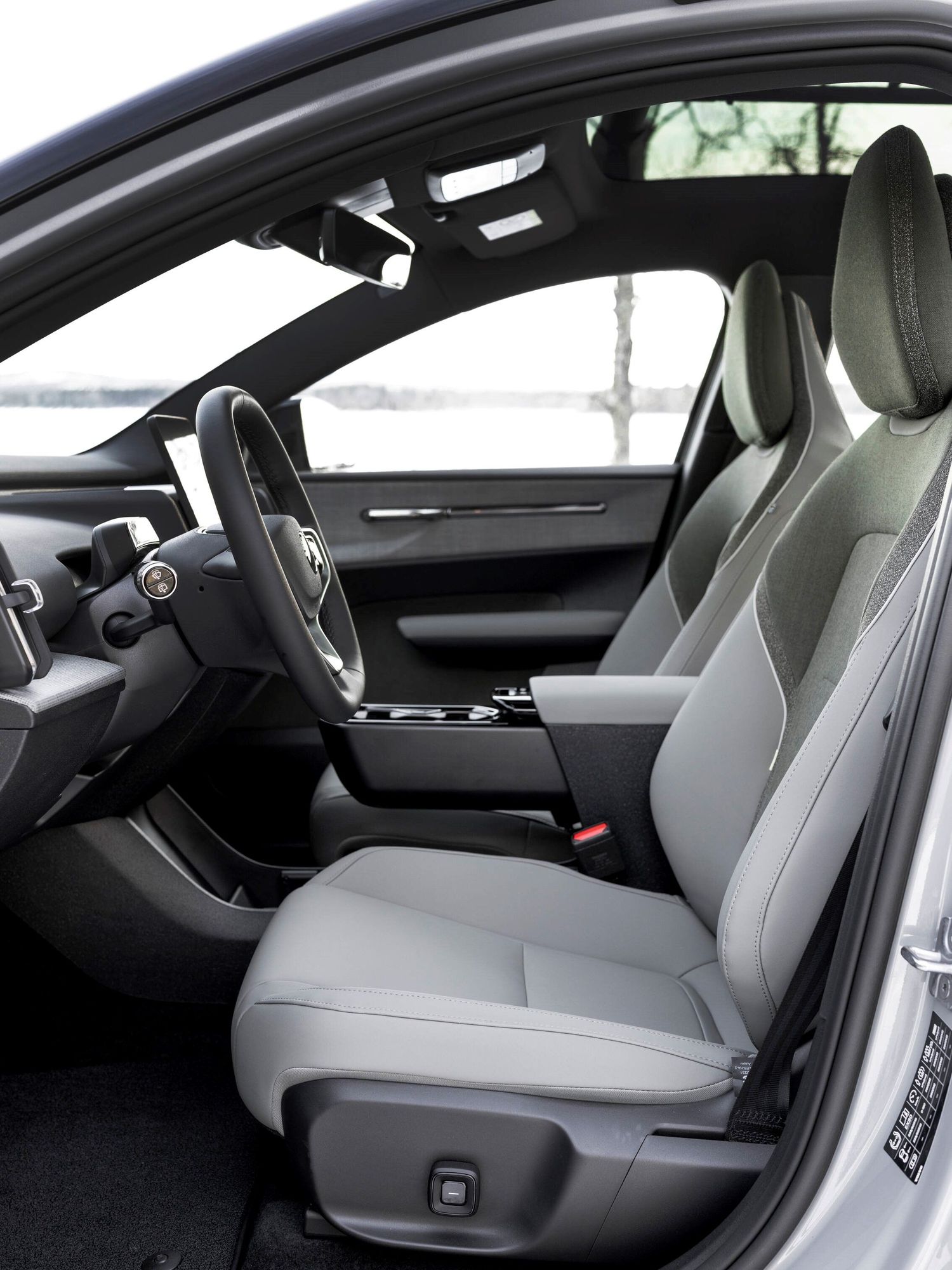 The new Volvo EX30 Cross Country is built to empower even your boldest ...