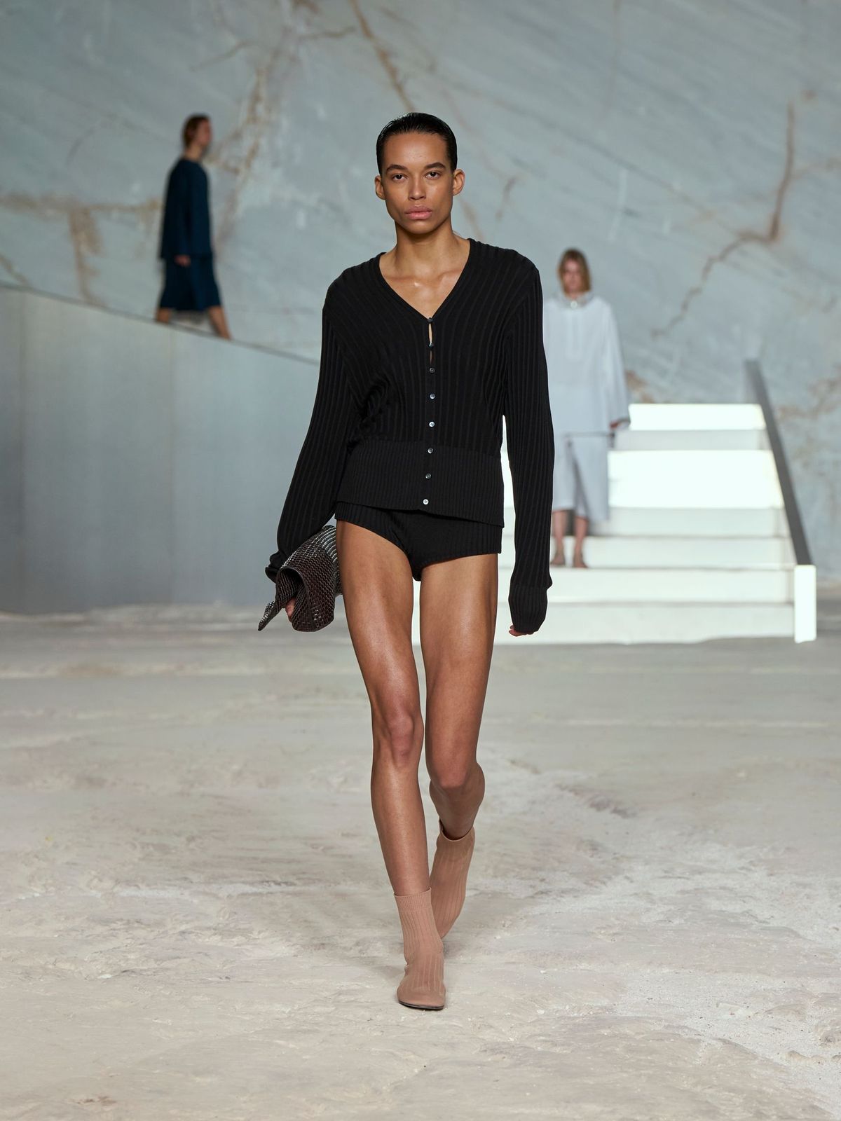 See all the looks from the COS spring/summer 2025 runway - Vogue ...