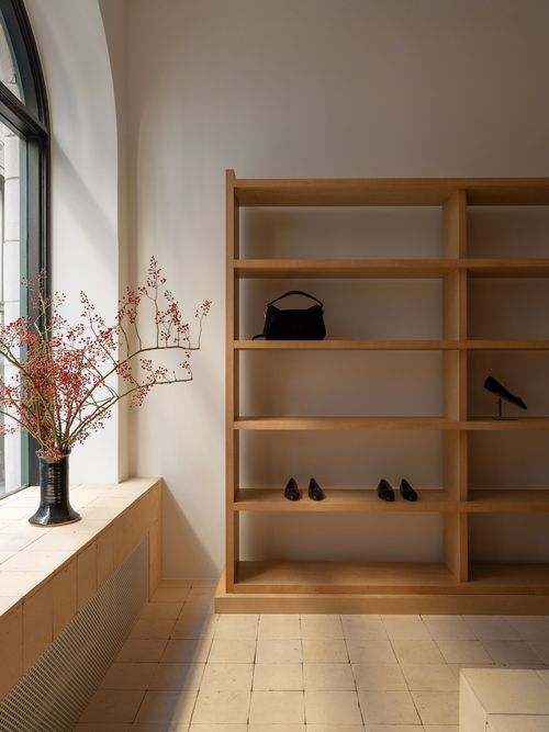 See the famous faces who attended Flattered's first store opening ...