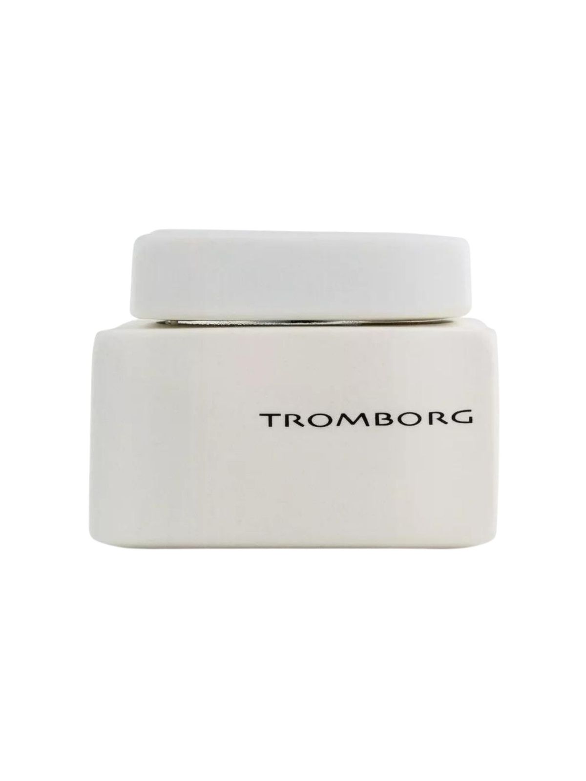 Yes, oily skin needs moisturiser, too - Vogue Scandinavia