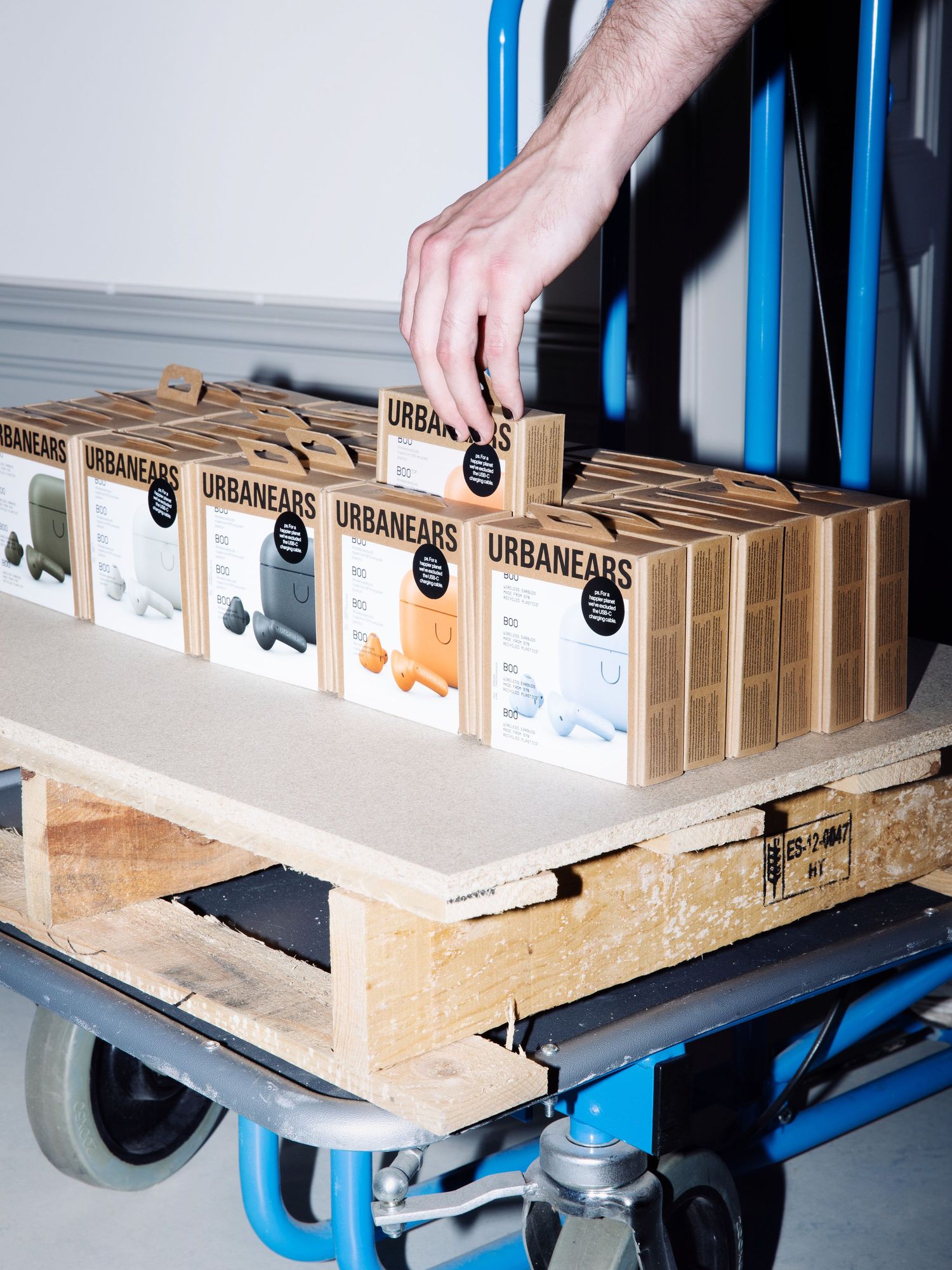 A better sounding future: These new headphones are crafted from waste ...