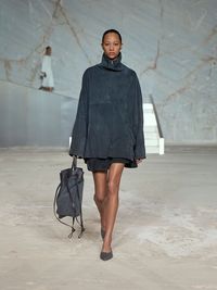 See all the looks from the COS spring/summer 2025 runway - Vogue ...