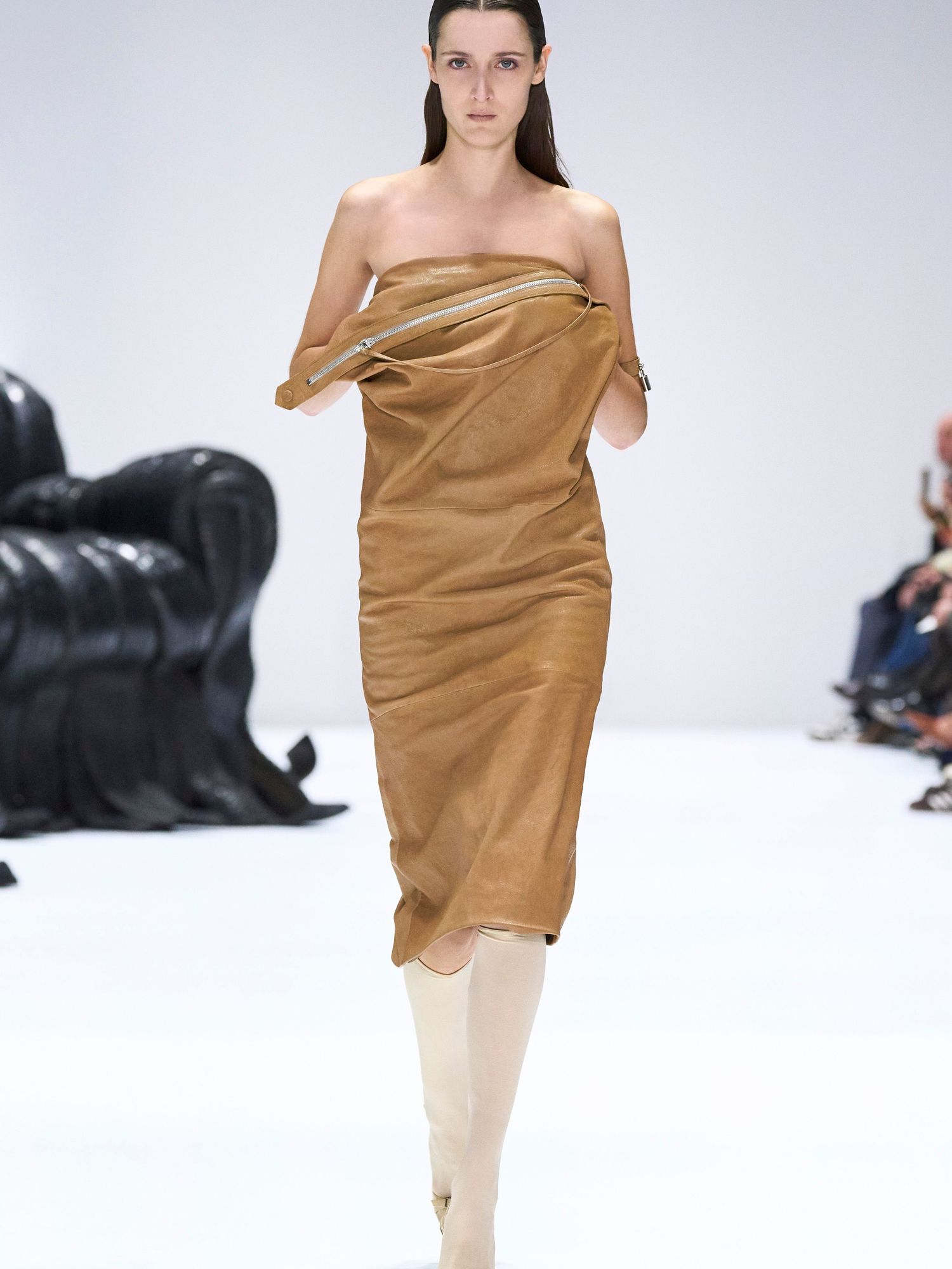 See all the looks from Acne Studios' FW24 runway show at Paris Fashion Week - Vogue Scandinavia