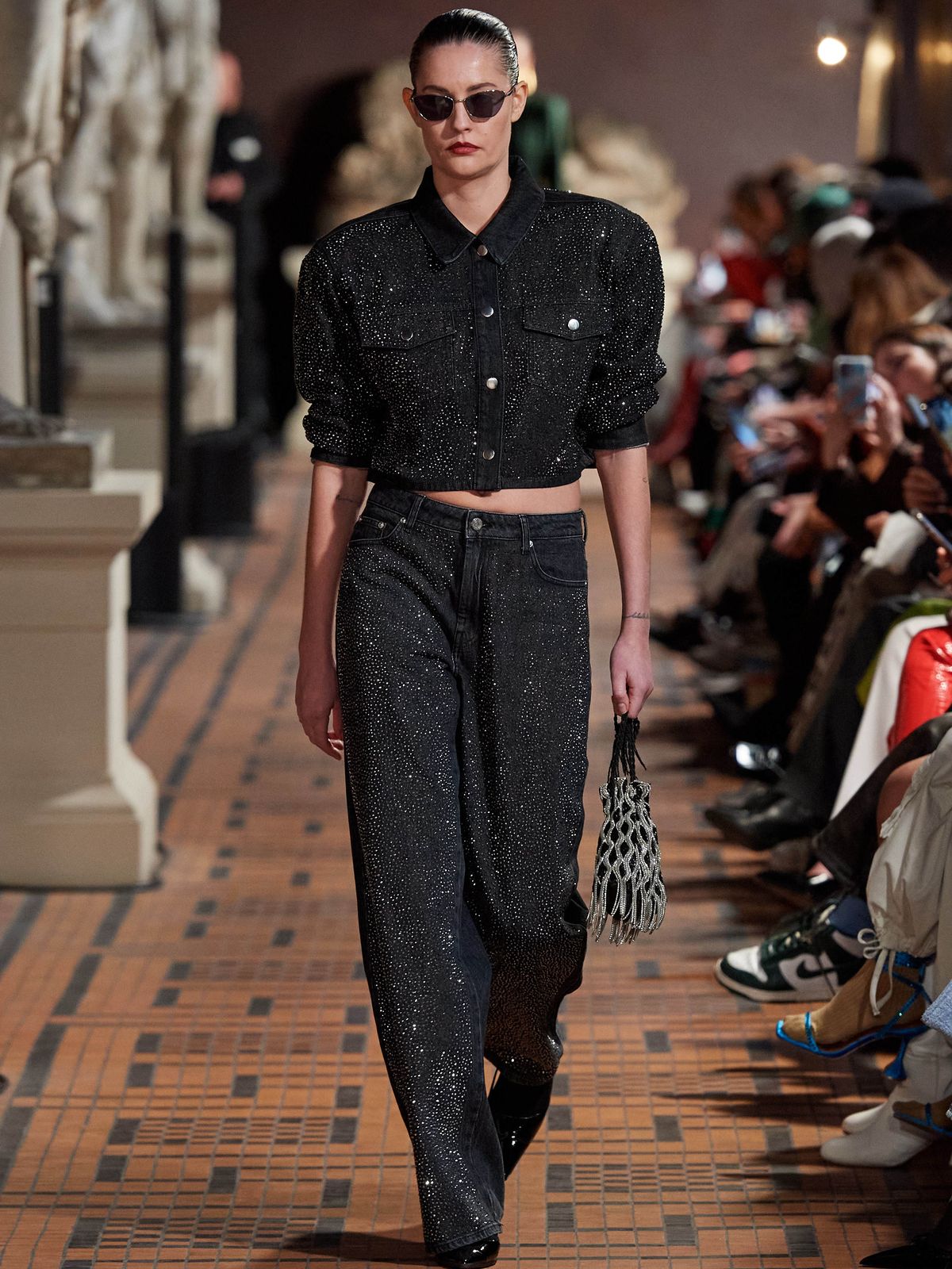 Gestuz's Black Widow-inspired AW23 collection oozes sultry confidence ...