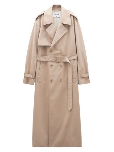 Take note: AW23 street style is all about the trench - Vogue Scandinavia