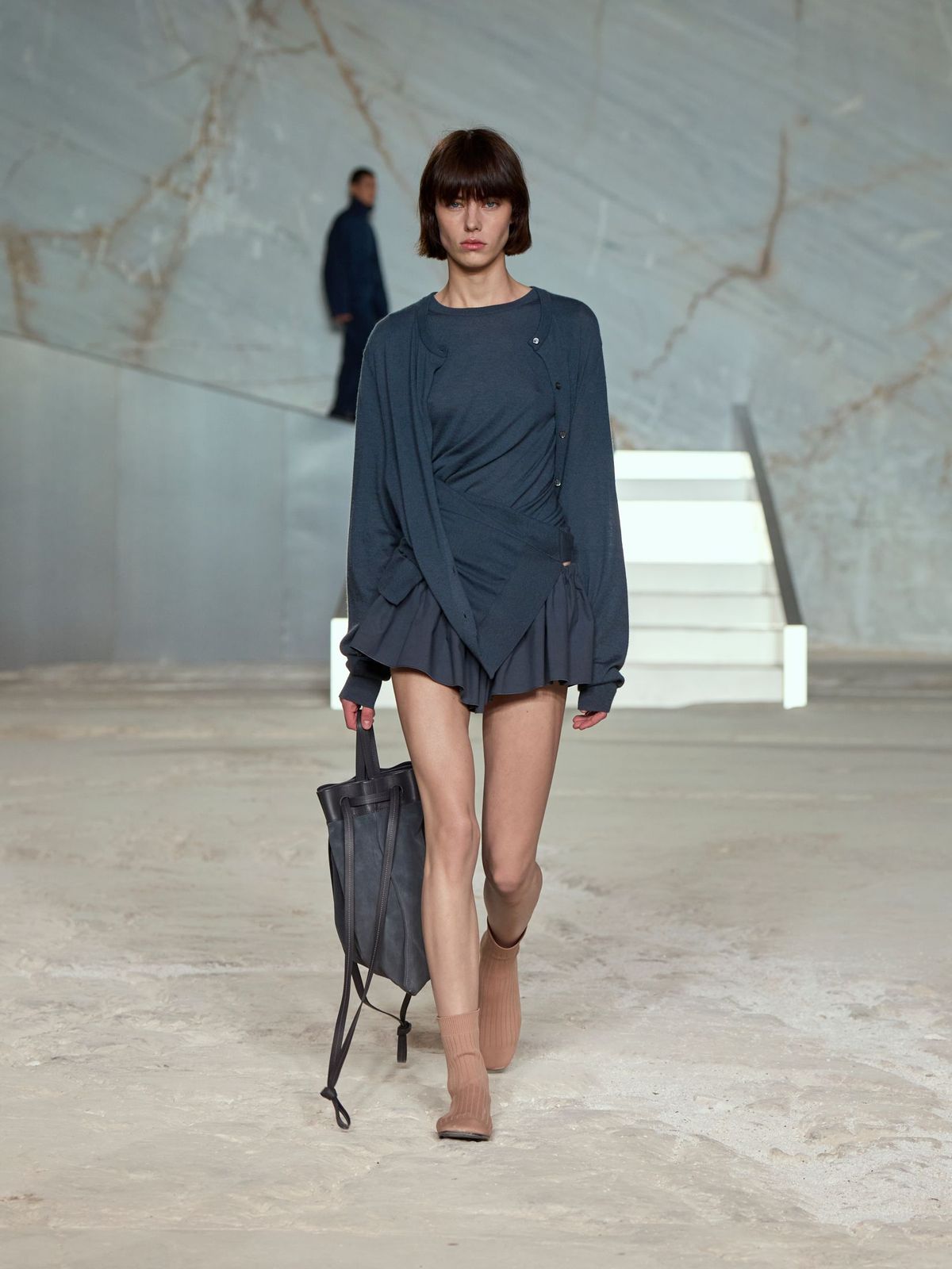 See all the looks from the COS spring/summer 2025 runway - Vogue ...