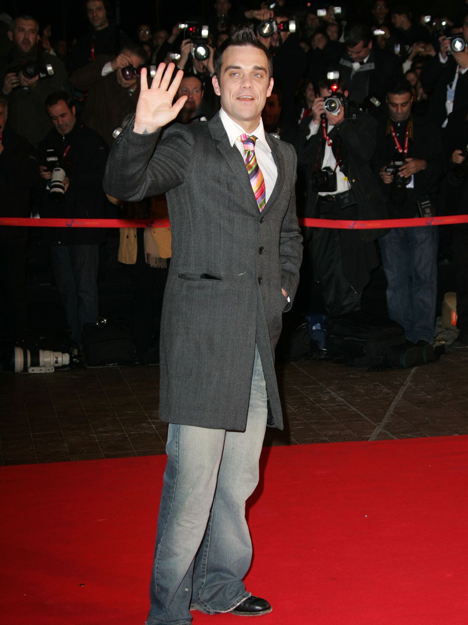 12 throwback Robbie Williams looks that prove he’s a low-key fashion ...