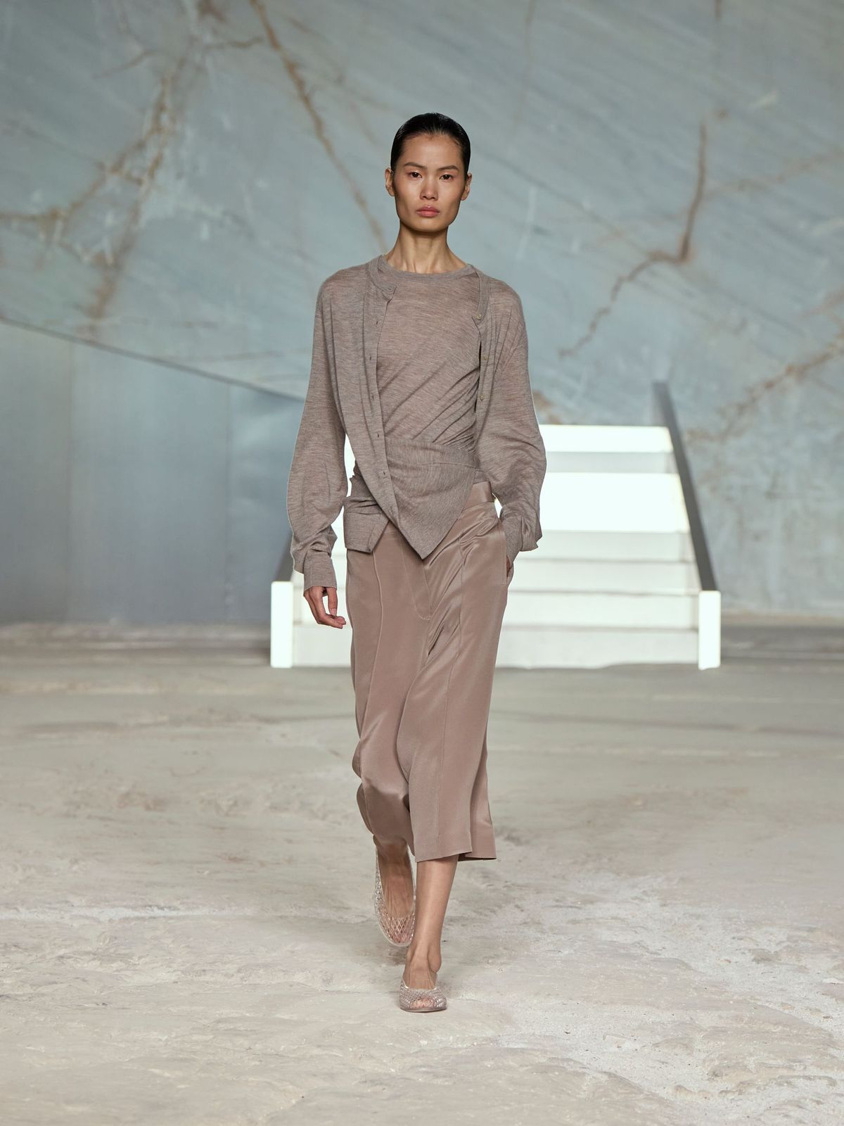 See all the looks from the COS spring/summer 2025 runway - Vogue ...