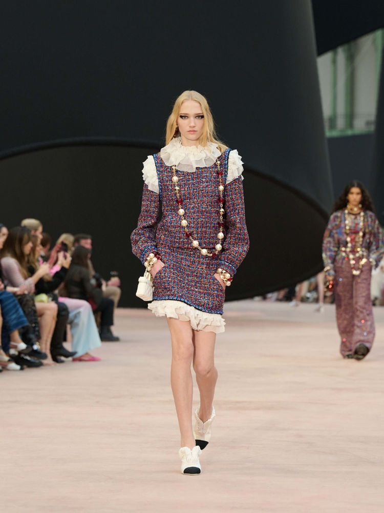See all the looks from Chanel's FW25 ready-to-wear runway show at Paris ...